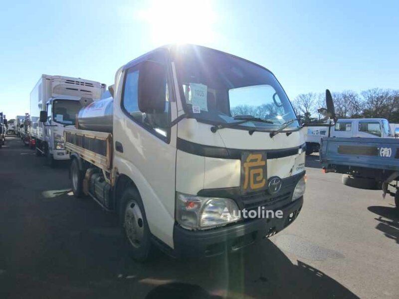 Toyota DYNA autocisterna za gorivo