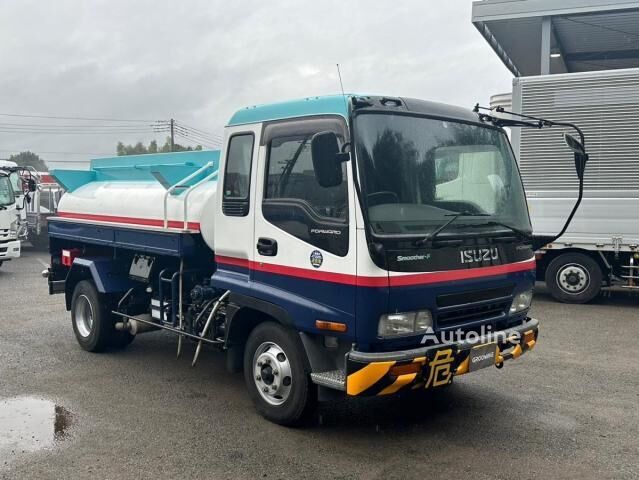 Isuzu FRR35D4 autocisterna za gorivo