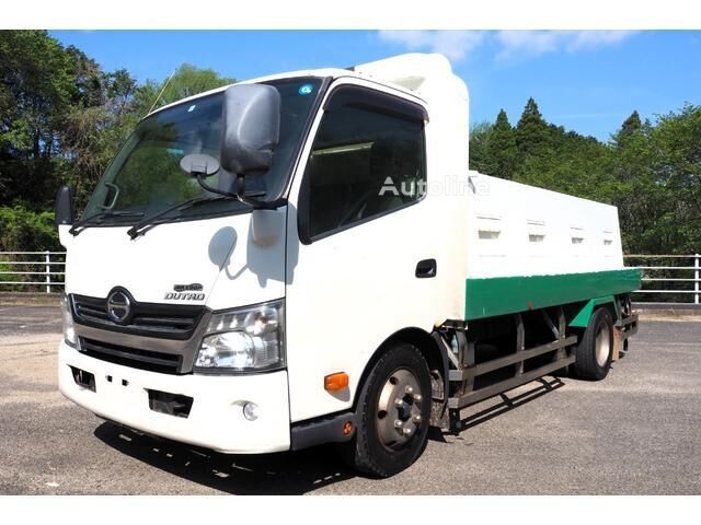 Hino DUTRO Live fish transport cart autocisterna