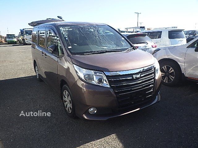 Toyota NOAH putnički minibus