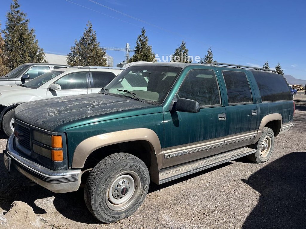 GMC SUBURBAN K2500 terenac