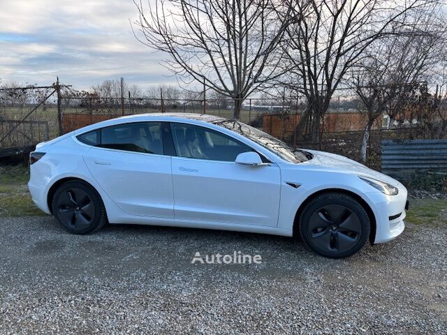 Tesla 3 sedan