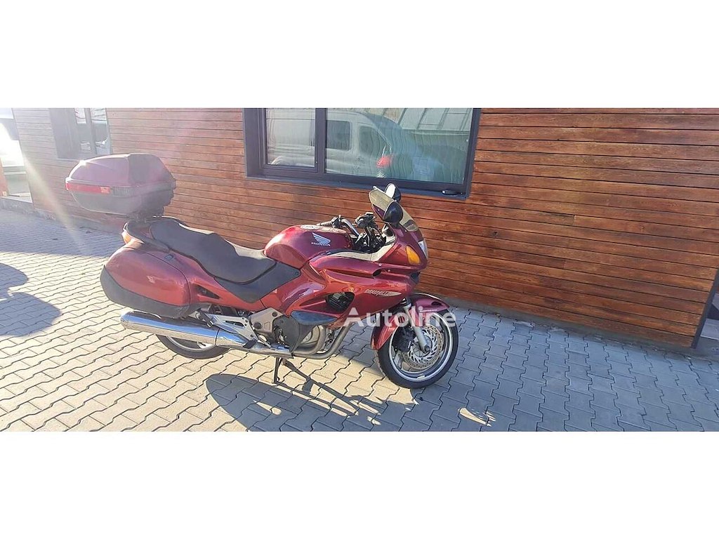 Prodaje se Honda RC47 motocikl na aukciji