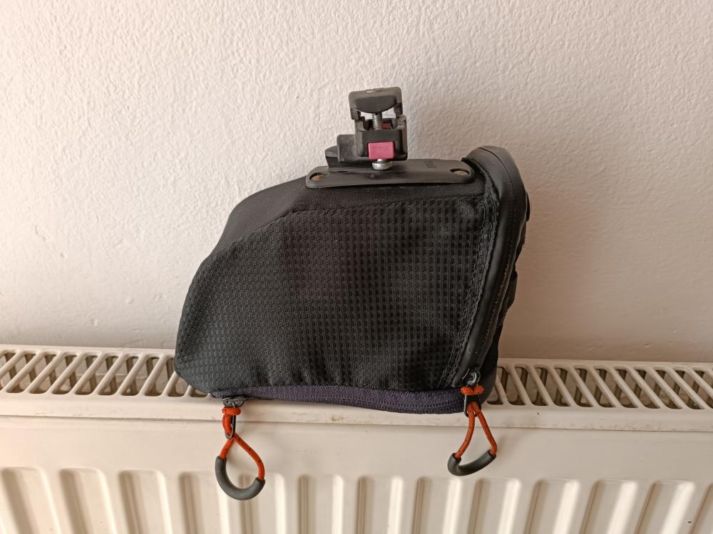 ABUS torbica pod sediste