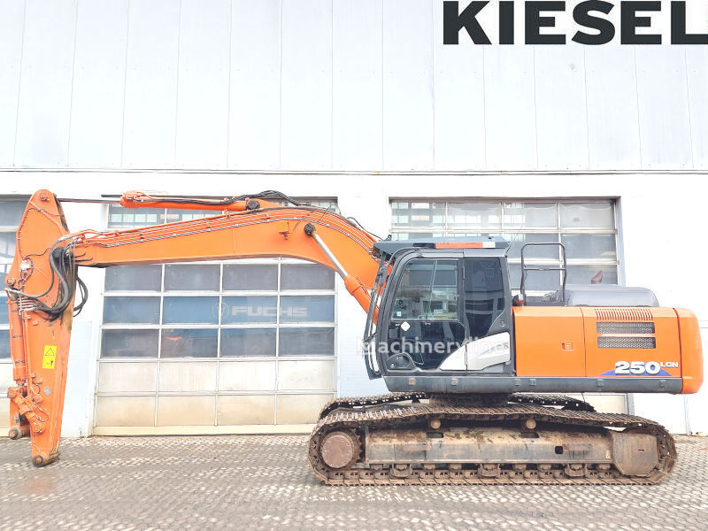 Hitachi ZX250LCN-6 bager guseničar