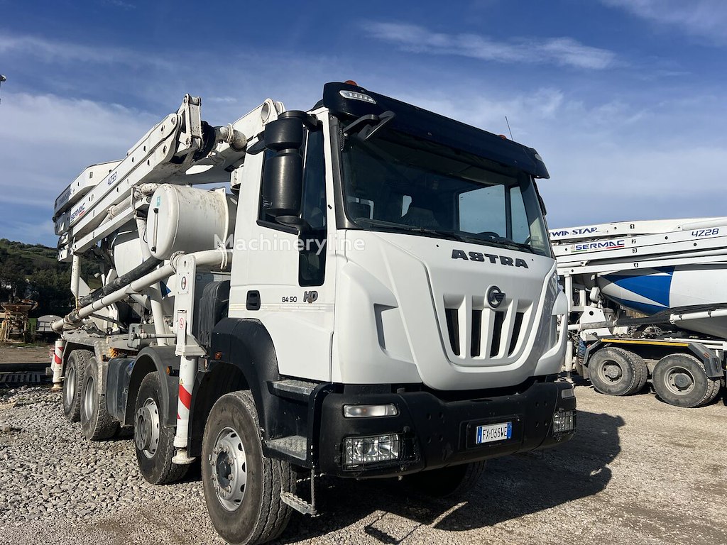 Sermac na šasiji Astra 8450 33 metre pumpa za beton