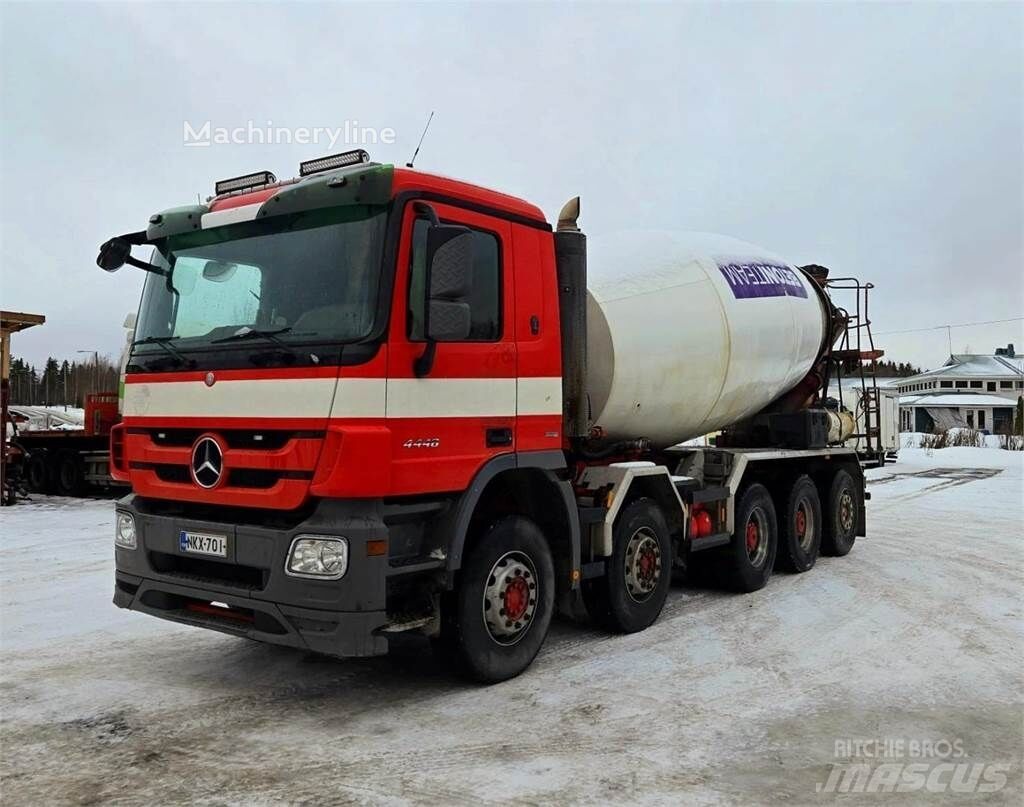 Liebherr na šasiji Mercedes-Benz Actros 4448 kamion s mešalicom za beton