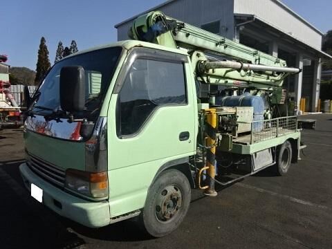 Kyokuto PH50-16 na šasiji Isuzu Elf pumpa za beton