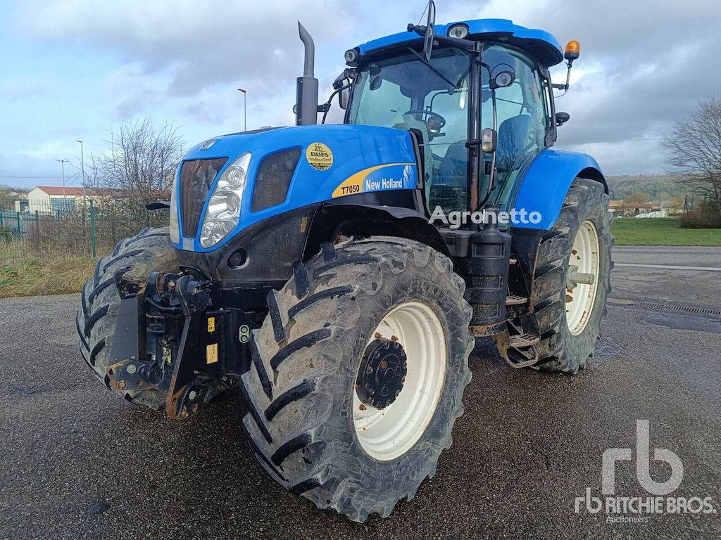 Prodaje se New Holland T7050 Tracteur Agricole traktor točkaš na aukciji