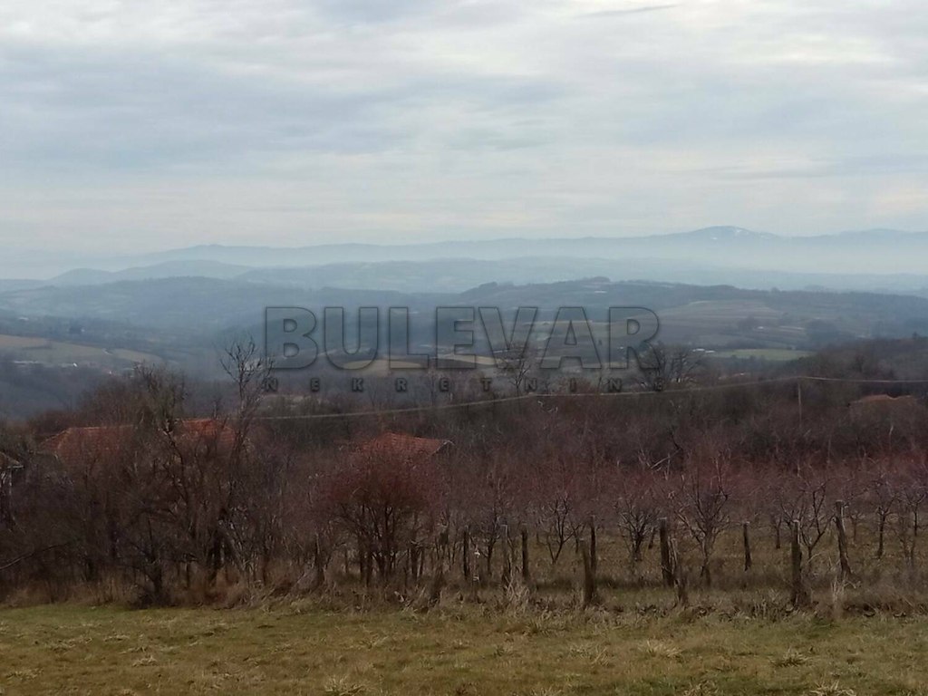 Plac u Ramaći kod Kragujevca - voćnjak i njiva, površine 12433 m2, dozvoljen