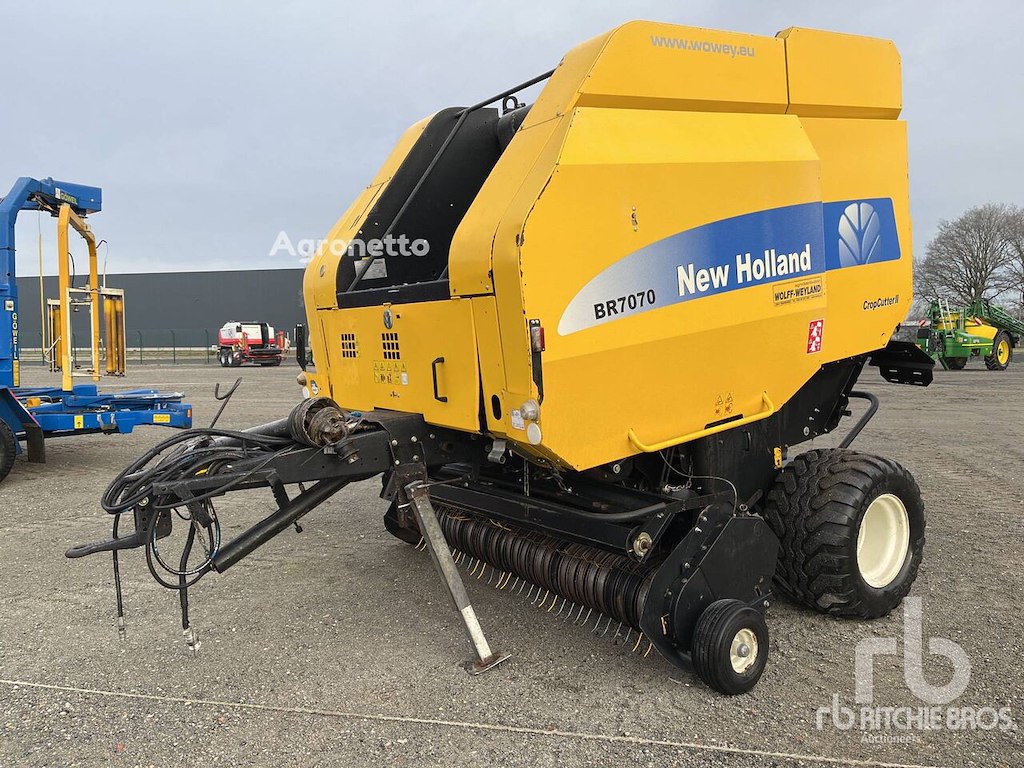 Prodaje se New Holland BR7070 FL-RC balirku za četvrtaste bale na aukciji