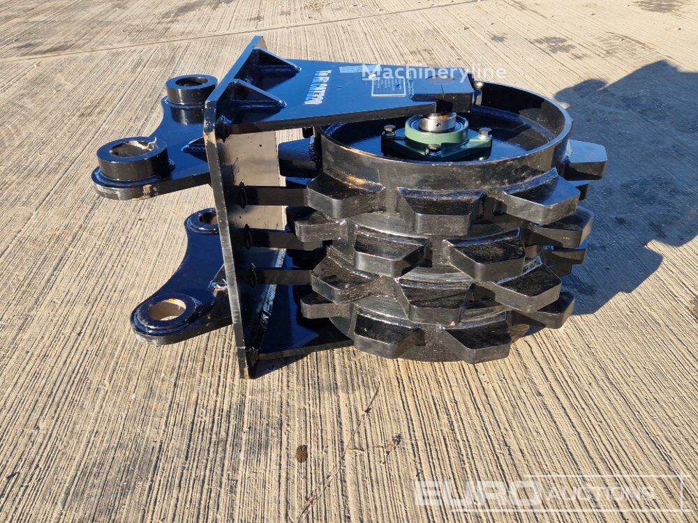 Prodaje se GIYI Excavator Compaction Wheel, To Suit CAT320 Excavator bubanj rezač na aukciji