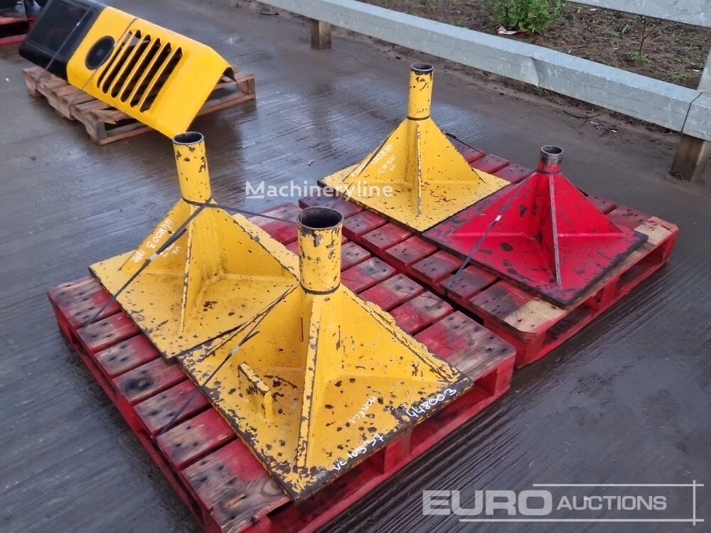 Prodaje se Stand to suit Hydraulic Breaker (4 of) hidraulični čekić na aukciji