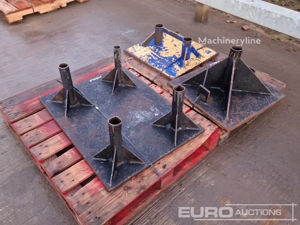 Prodaje se Stand to suit Hydraulic Breaker (3 of) hidraulični čekić na aukciji