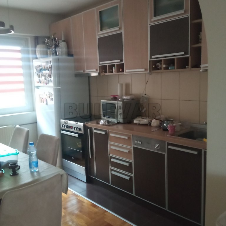 Kragujevac, naselje Bresnica - kuća 80 m2, kuća 52 m2, garaža 14 m2, plac 344 m2