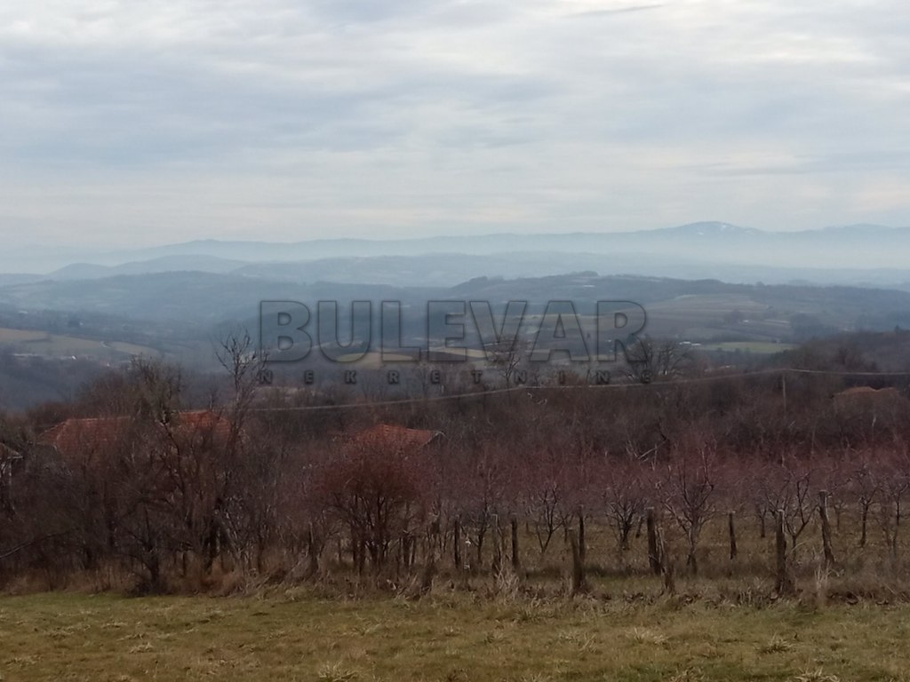 Plac u Ramaći kod Kragujevca - voćnjak i njiva, površine 12433 m2, dozvoljena gradnja