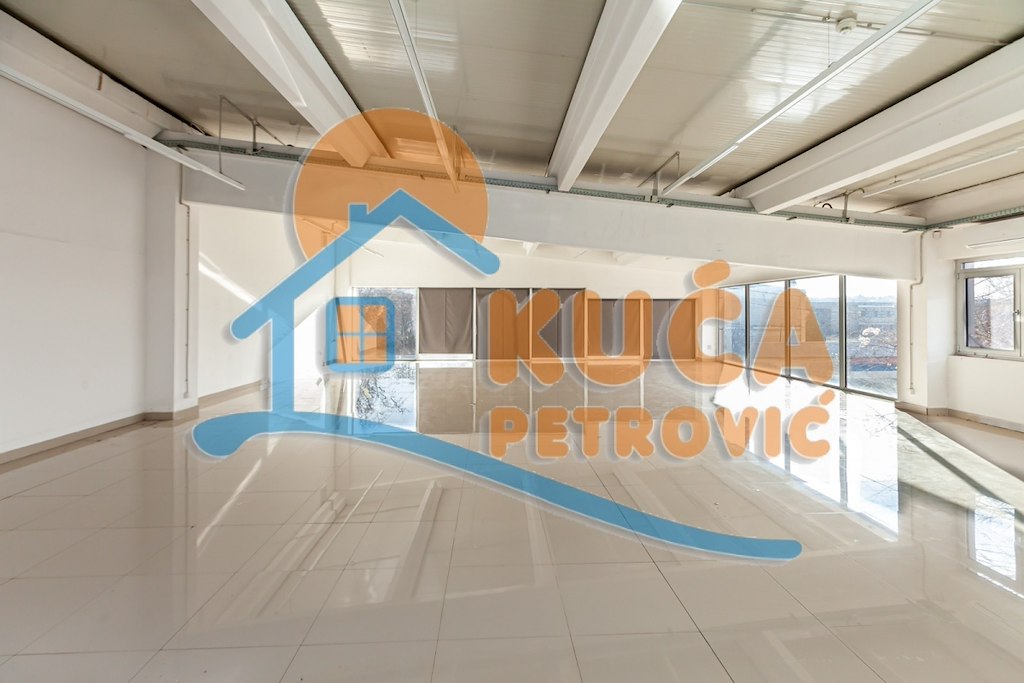 Izdaje se poslovni prostor kod restorana Princ, 180m2