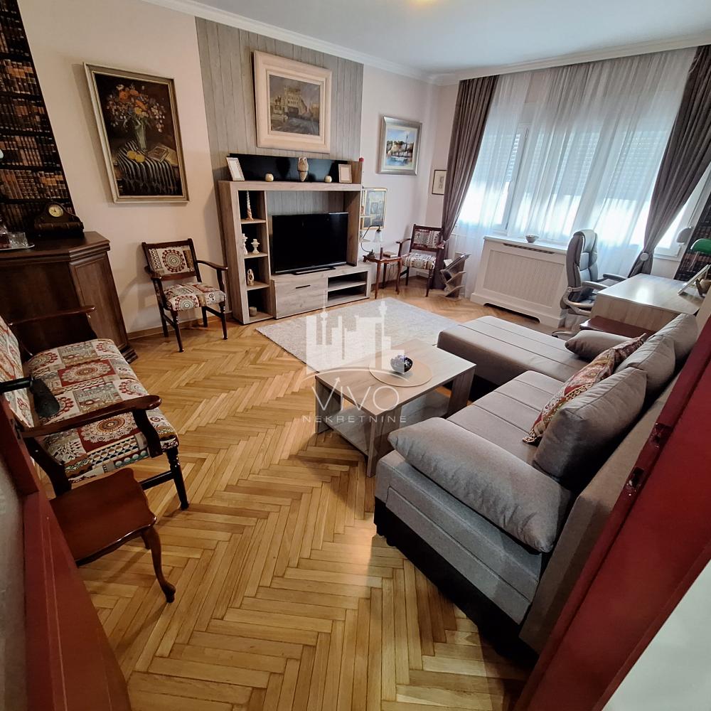 Studentski trg,renoviran,namešten 2.0 stan,PM ID#1673 1.000 €