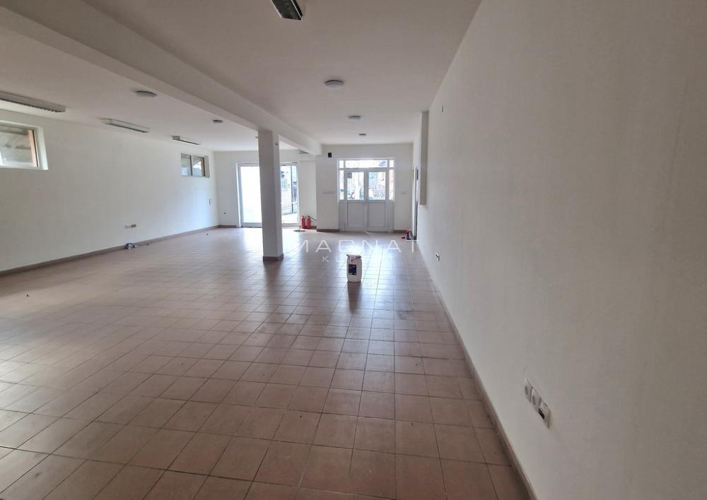 Lokal na odličnoj poziji na autoputu za Novi Sad ID#4896 2.300 €