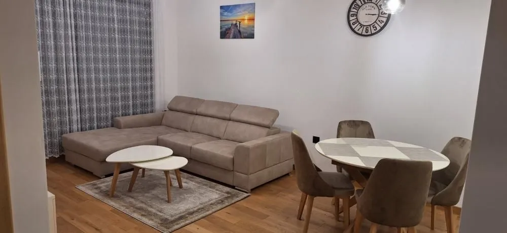 Izdavanje, dvosoban stan, 42m2, Sajam, Novi Sad, Novi Sad