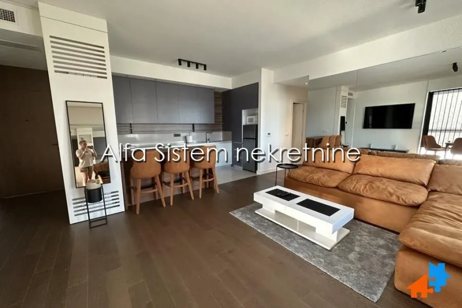 Izdavanje, trosoban stan, 110m2, Beograd Na Vodi, Beograd