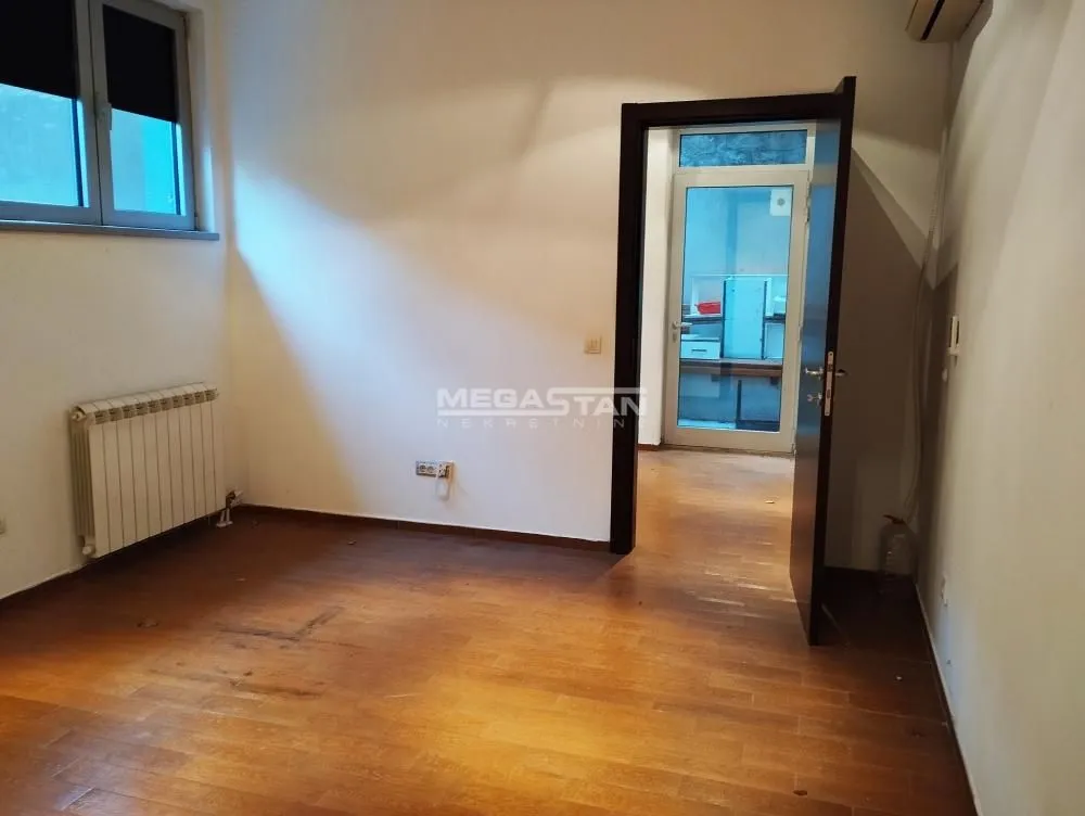 Prodaja, poslovni prostor, 28m2, Crveni Krst, Beograd