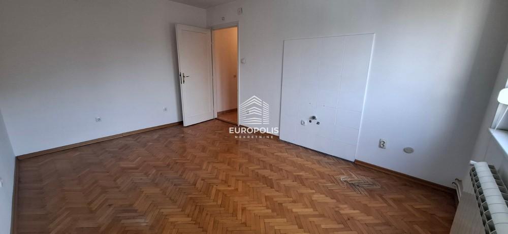 Šumadijski trg, Jednosoban stan za izdavanje, 32m2, 400€