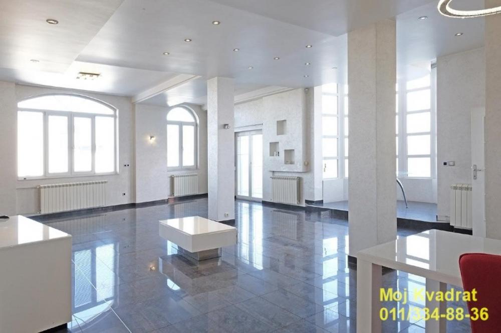 Kuća na prodaju, 896m2, 800.000€