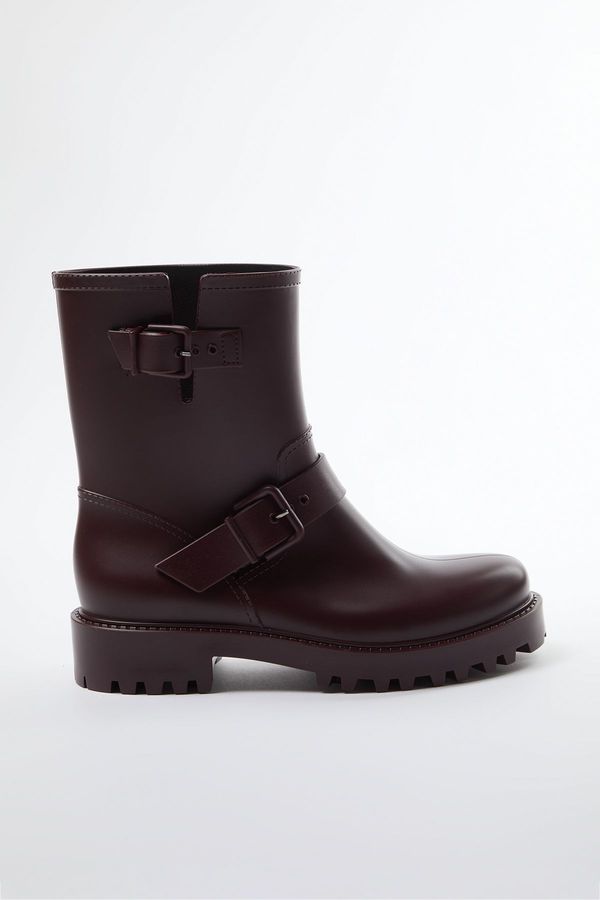 TRENDYOL DARK BURGUNDY BUCKLE SHORT FLAT HEELED WOMEN'S RAIN BOOTS