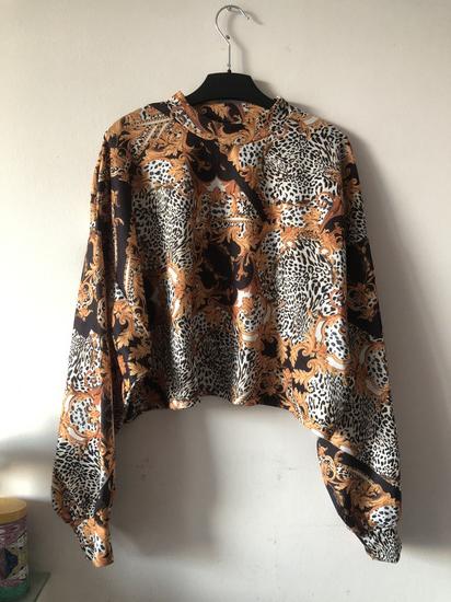 Bershka duks sa printom