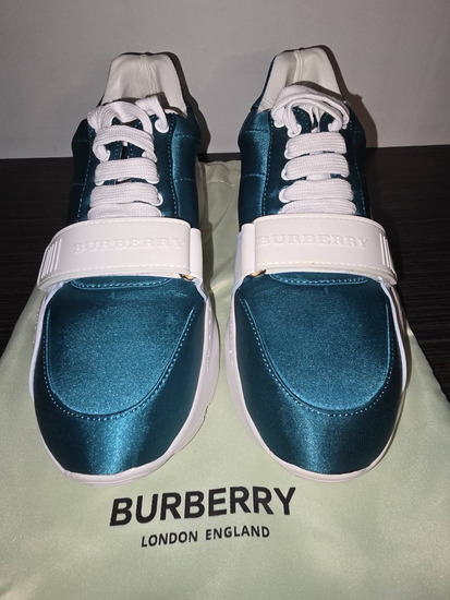 Burberry patike *novo*