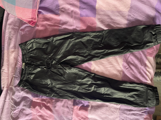 Pull&bear kozne pantalone