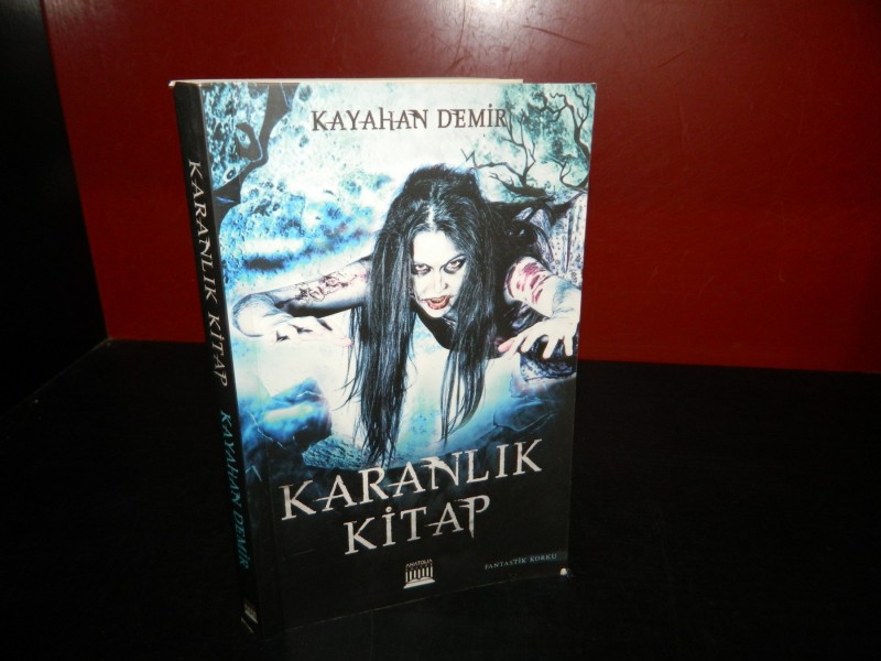 Karanlik Kitap, Kayahan Demir