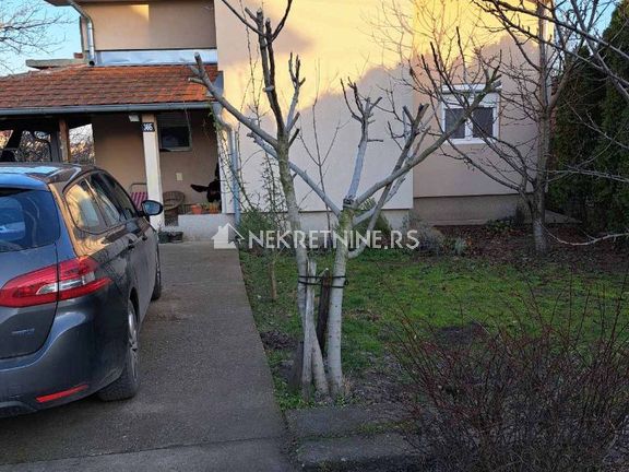 Borča, porodična kuća, ozakonjenja i odmah useljiva