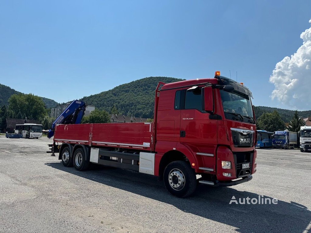 MAN TGX 26.440 EURO6 valnik s hydraulickou rukou FASSI 215-3 kamion s ravnom platformom