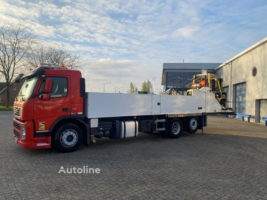 Volvo FM11-410 / RETARDER / MACHINE LIFT / TUV:28-07-2025 / WINCH / RE kamion s ravnom platformom