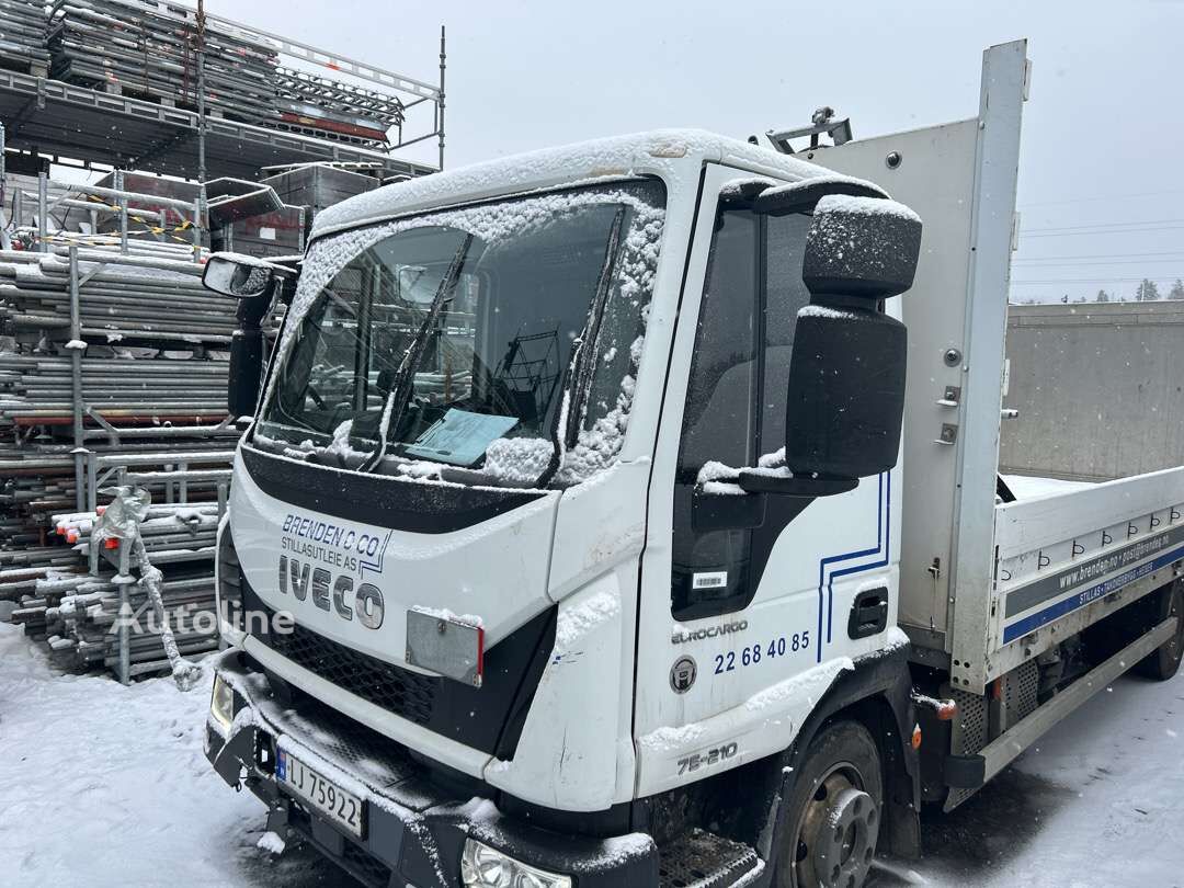 Prodaje se IVECO 75E kamion s ravnom platformom na aukciji