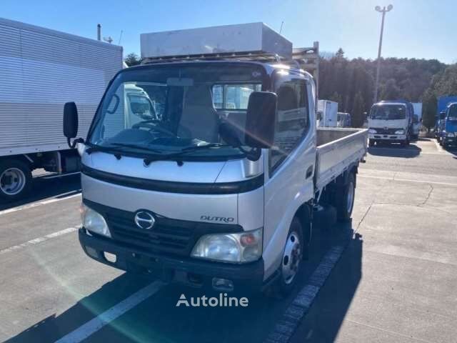 Hino DUTRO kamion s ravnom platformom < 3.5t