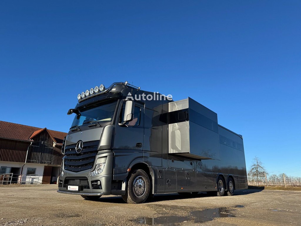 Mercedes-Benz Actros vozilo za prevoz konja