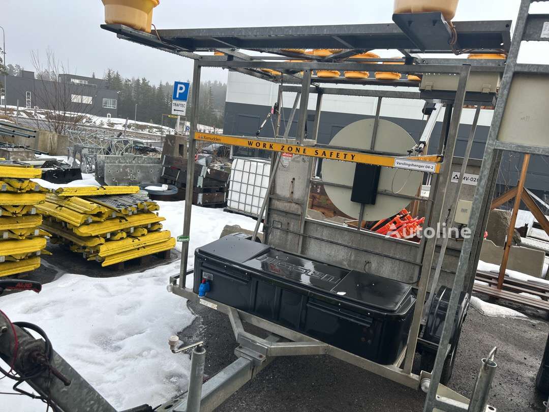 Prodaje se Varslingshenger prikolicu za građevinske strojeve na aukciji