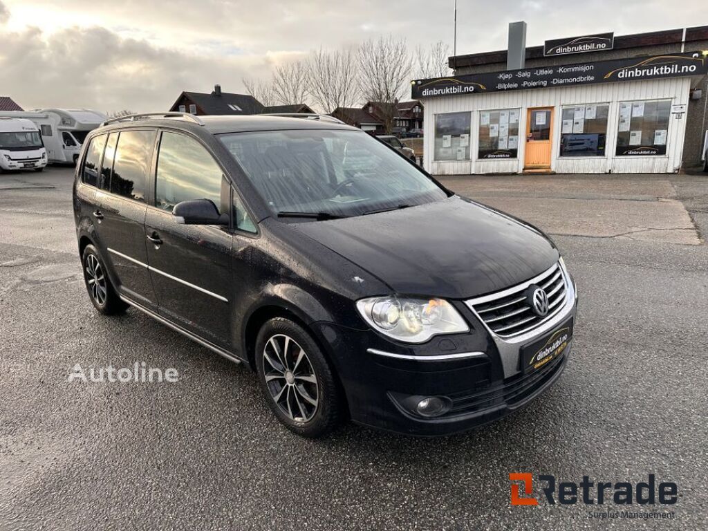 Prodaje se Volkswagen Touran minivan na aukciji