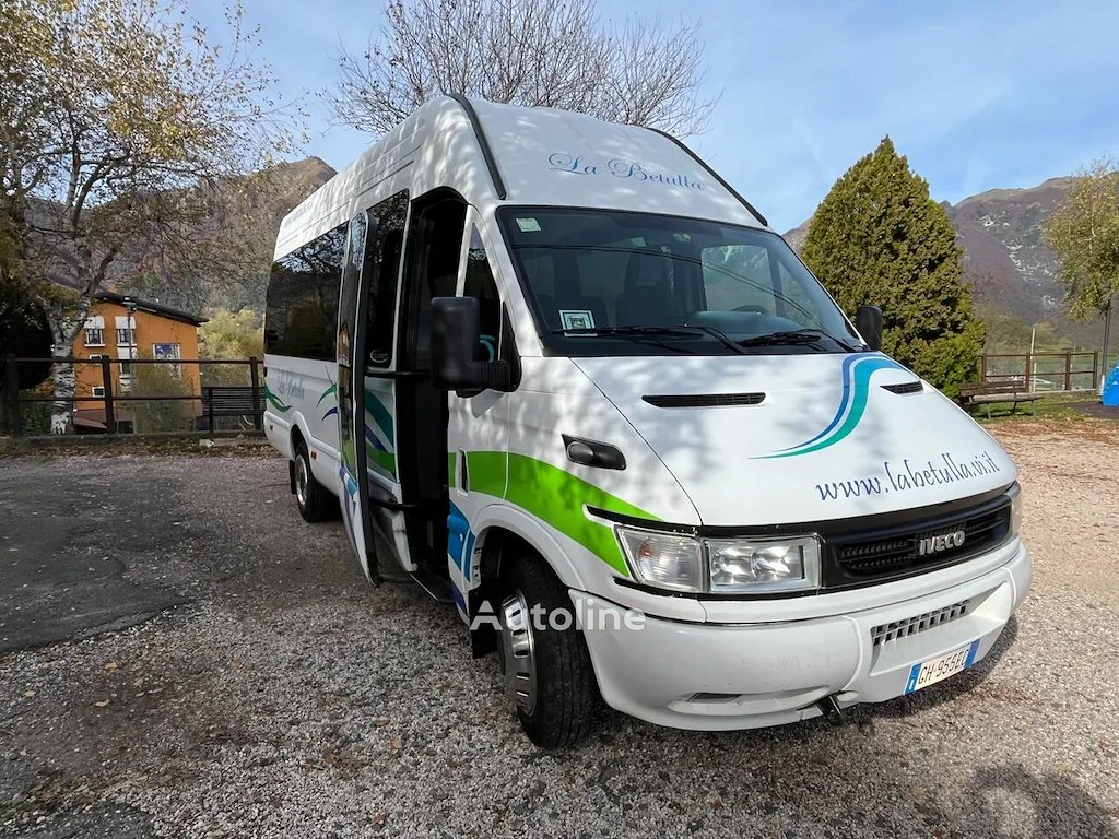 Prodaje se IVECO Daily putnički minibus na aukciji