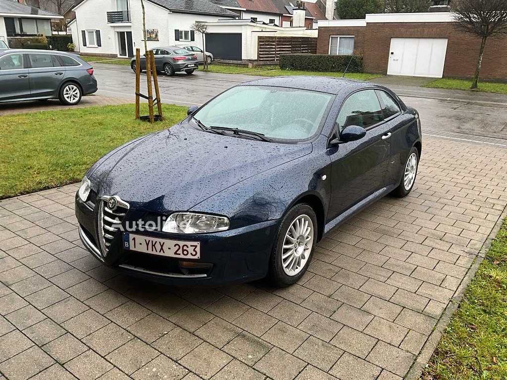 Prodaje se Alfa Romeo GT kupe na aukciji