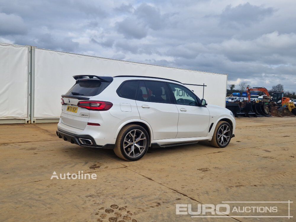 Prodaje se BMW X5 krosover na aukciji