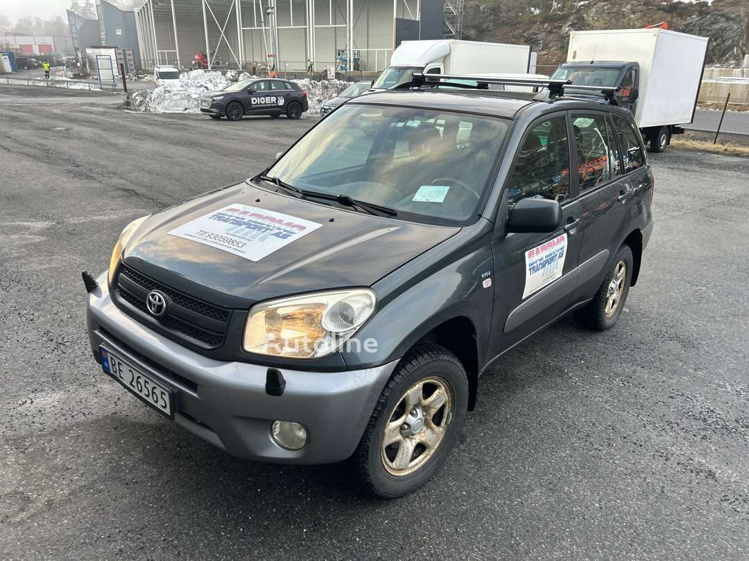 Prodaje se Toyota RAV4 krosover na aukciji