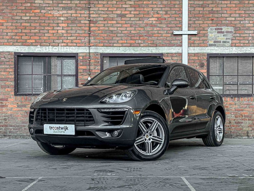 Prodaje se Porsche Macan krosover na aukciji