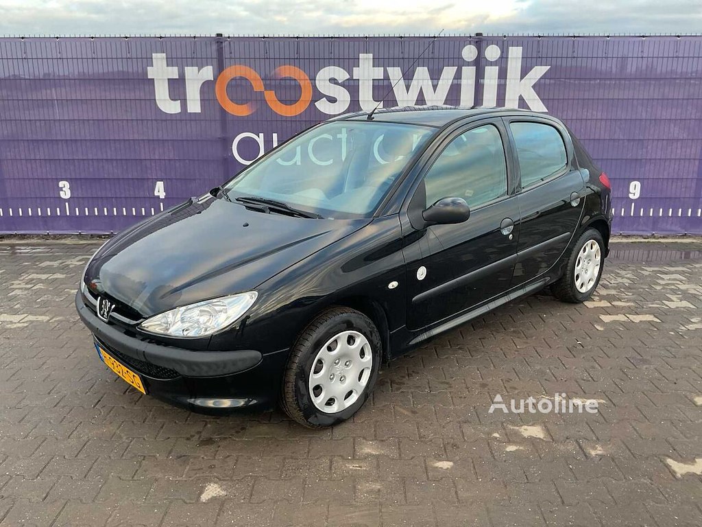 Prodaje se Peugeot 206 hečbek na aukciji