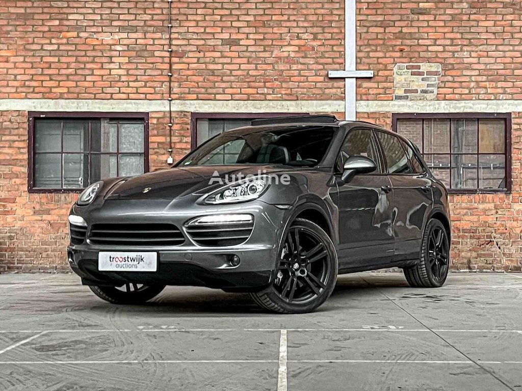 Prodaje se Porsche Cayenne krosover na aukciji