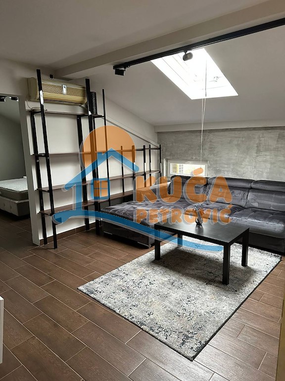 Dvosoban stan, 55 m2, Centar, Trg Pavla Stojkovića ID: i-010355