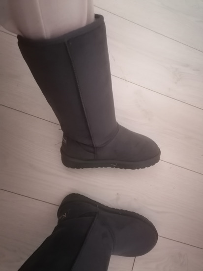 Sive patofne cizmice (ugg)